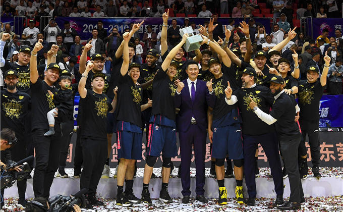 凡夺冠的CBA球队，总想长盛不衰，但恐仅一种方式可寻！_百科TA说