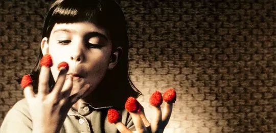 《天使爱美丽》：爱上美丽的精灵，爱上玩味的一笑_百科TA说