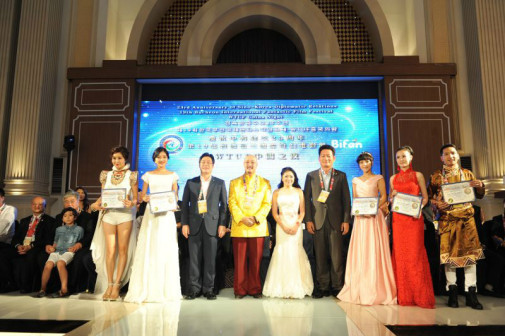 杨一（CCTV5《体育晨报》主播）_百度百科