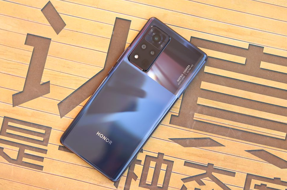 抢购到的荣耀V40使用了三天，主要优点有三个，遗憾不吐不快！_百科TA说