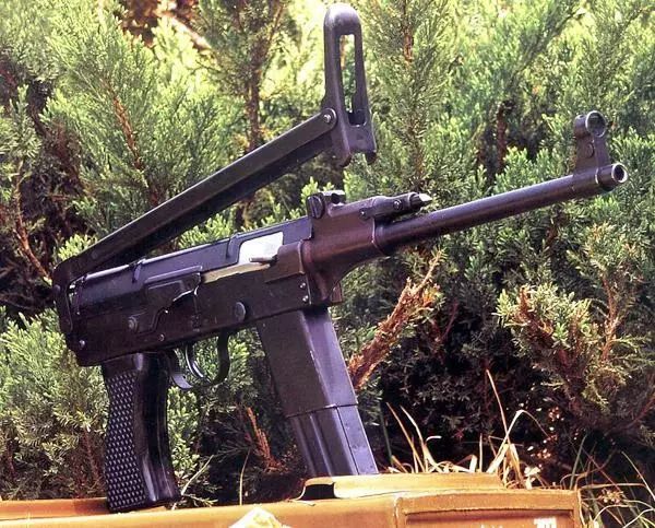 这型中国枪械并不成功，问题很多，却成为各类配件最潮的一型_百科TA说