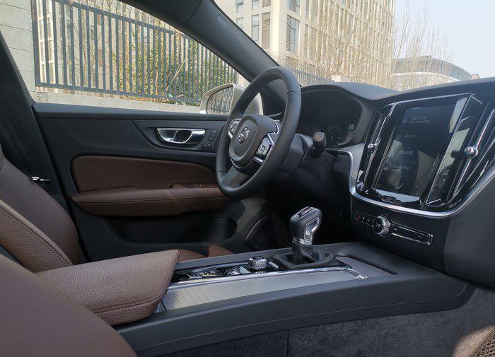 25万左右怎么选？沃尔沃S60或是英菲尼迪Q50L？车主说了大实话_百科TA说