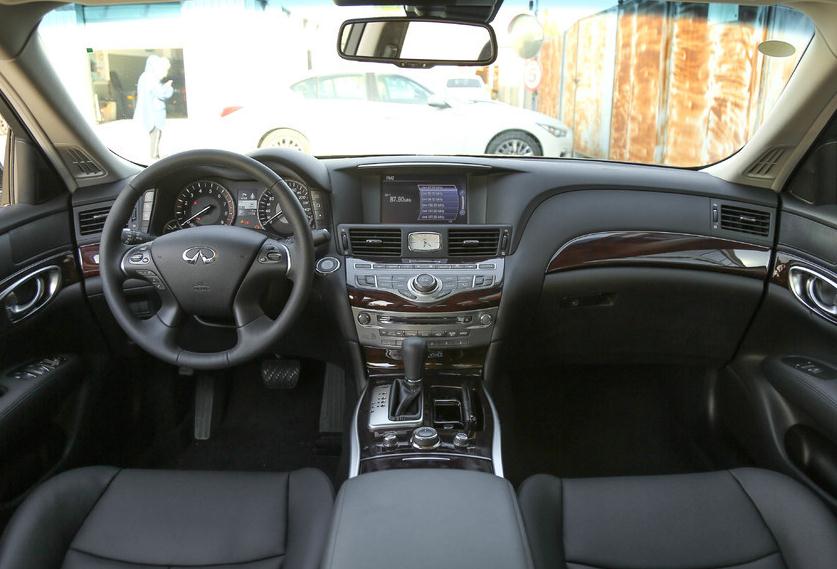 36万怎样选？大众辉昂还是英菲尼迪Q70？听完你就清楚了_百科TA说