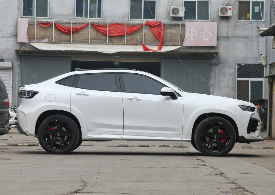 WEY VV7 GT搭载2.0T排量，亮相广州车展，车身多处带有碳纤维组件_百科TA说