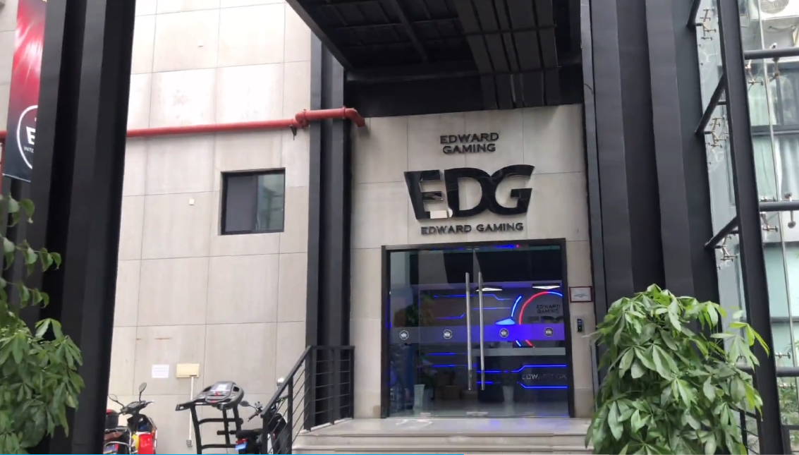 一年前的“新王”，一年后的8强，告别S12的EDG陷入了熟悉的泥淖_百科TA说