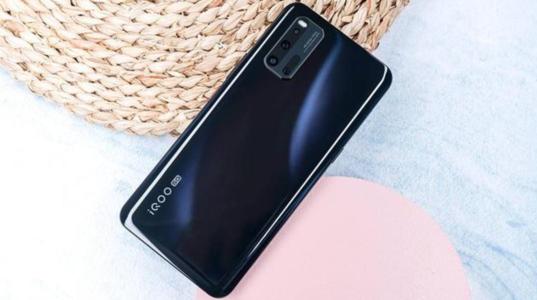 iqoo5和小米10至尊纪念版，同样的配置下，iqoo5却没有人为其买单_百科TA说