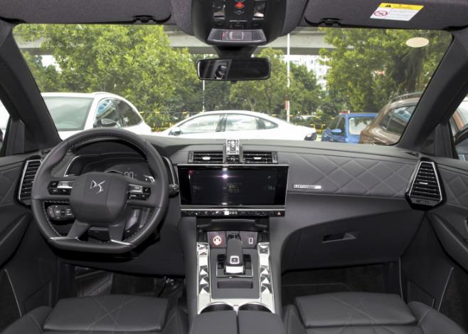 29万预算怎么选？别克昂科旗和DS7选谁更明智？内行人说了实在话_百科TA说