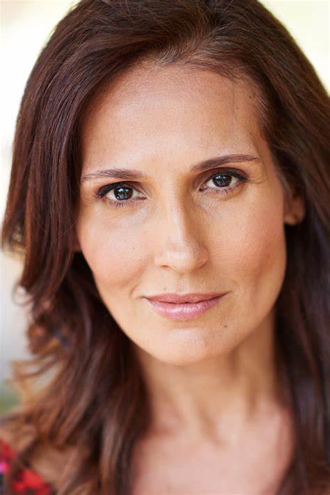 Lisa Roumain_百度百科