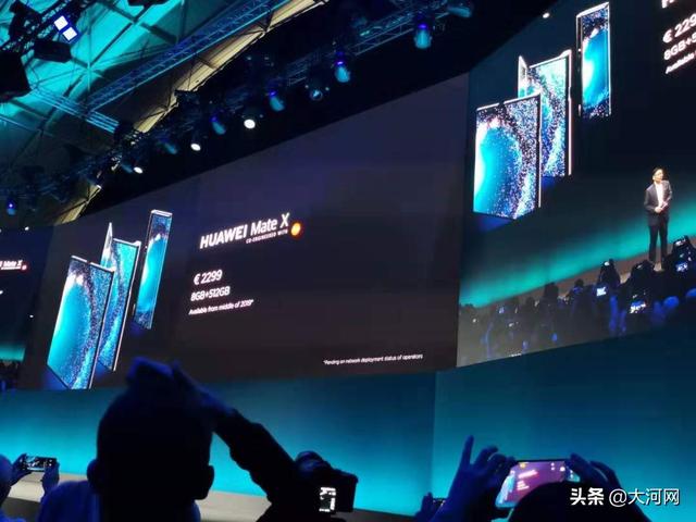 售价1.75万元！华为发布首款5G折叠屏手机Mate X_百科TA说