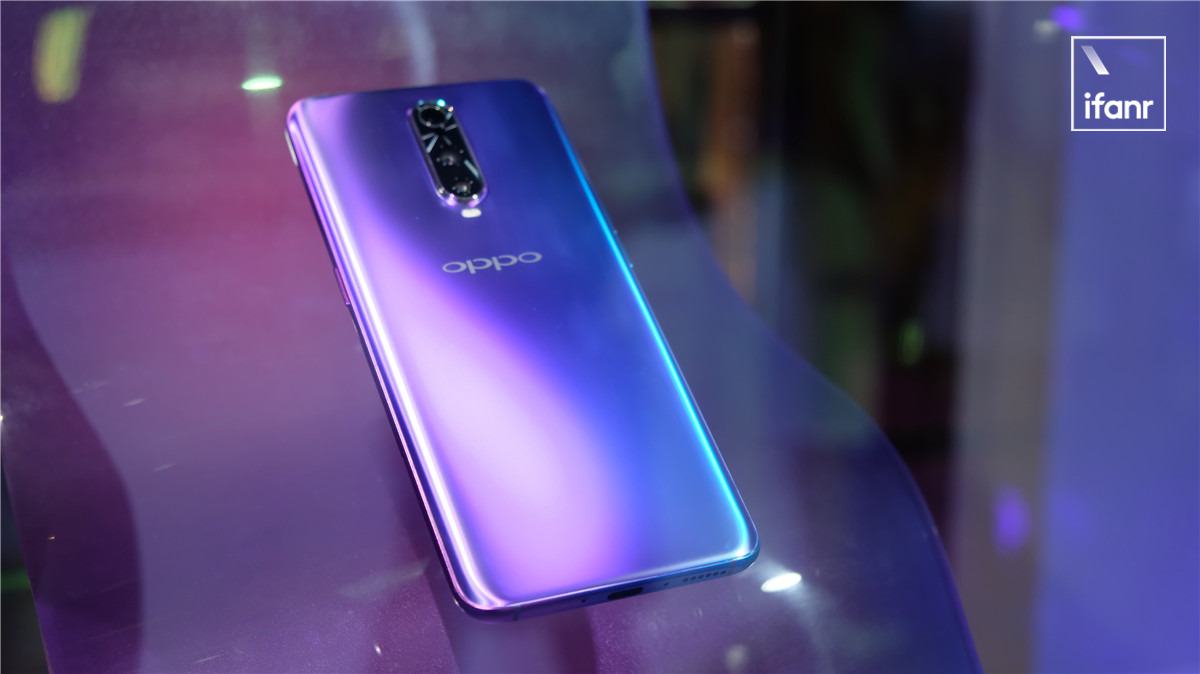 OPPO 发布 R17 和 R17 Pro：回归产品本身，依旧「好色成性」_百科TA说