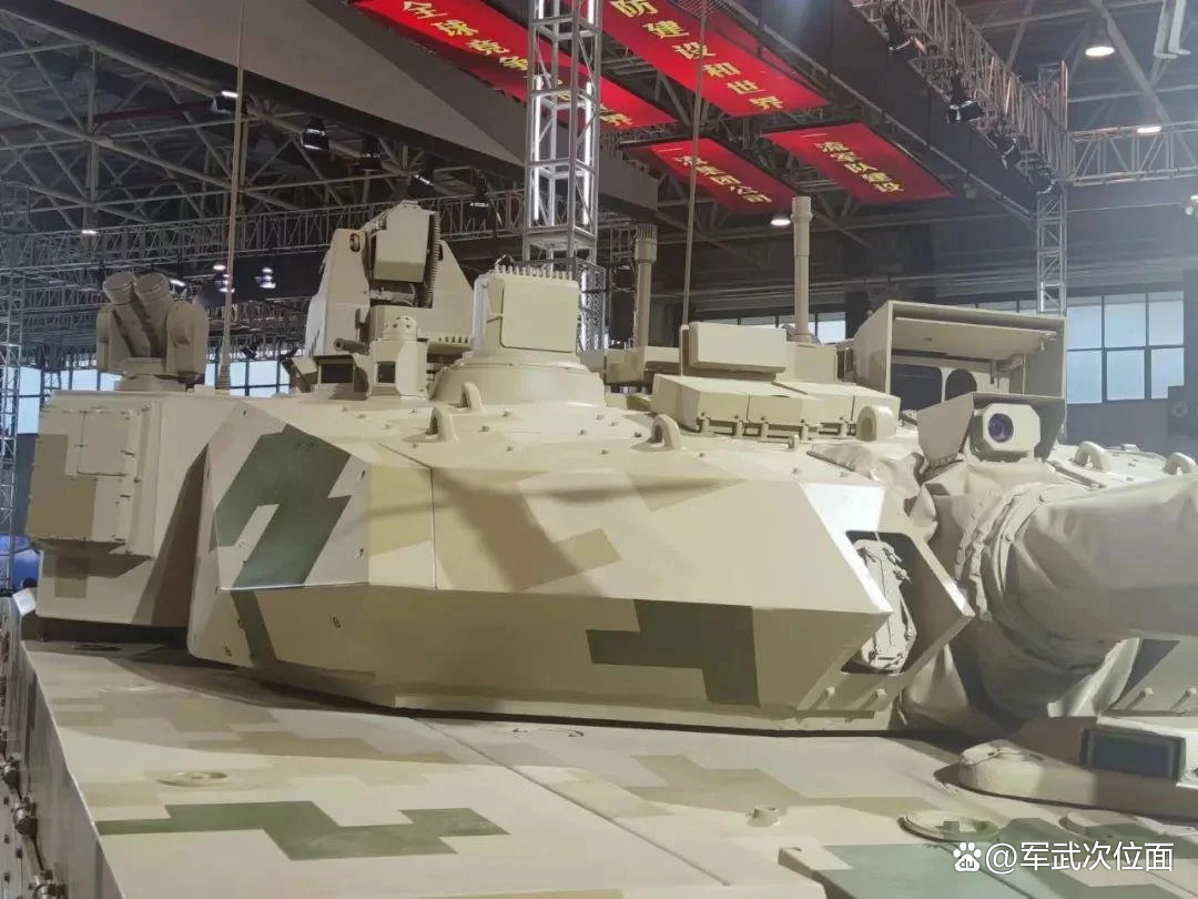 厉害了！中国VT-4A1主战坦克亮相航展，多项升级堪比第四代坦克_百科TA说