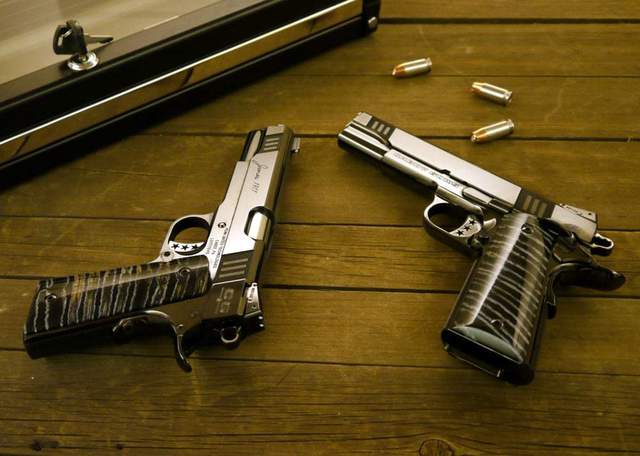 为什么M1911A1手枪是经典中的经典？看看电影公司多下本_百科TA说