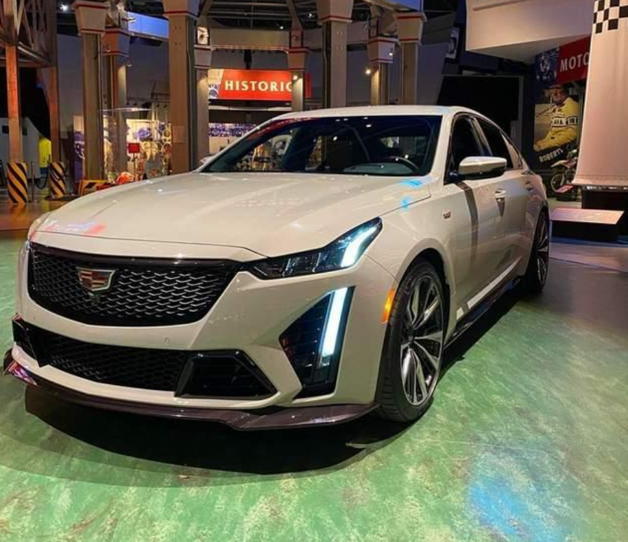 扮猪吃老虎的凯迪拉克CT5，V8机头+手动波箱！叫板超跑无压力_百科TA说