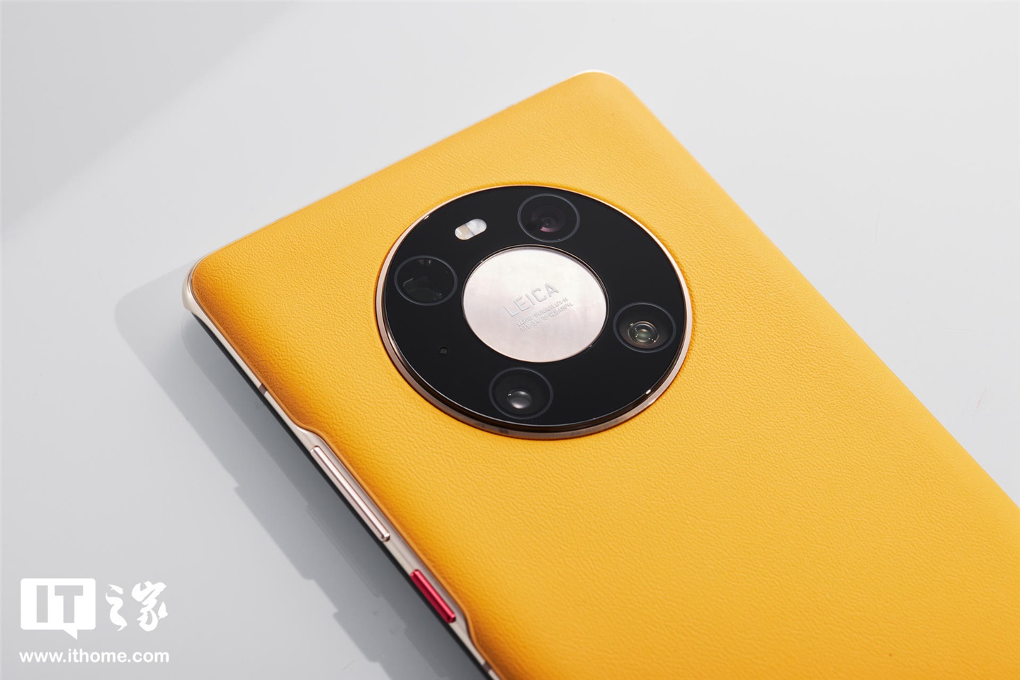 华为 Mate 40 Pro 秋日胡杨图赏：星环设计亮眼_百科TA说