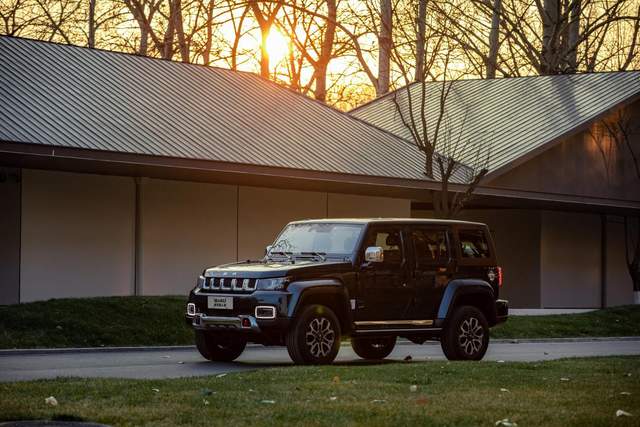 激情与柔情的碰撞 BJ40携手城市丽人演绎“京”味东方美学_百科TA说