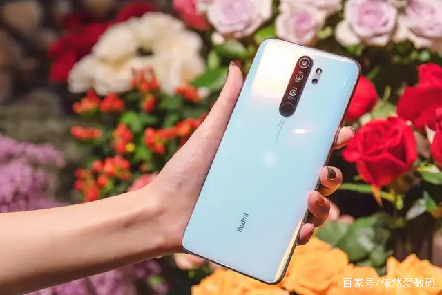 荣耀9X遭狙击，4500mAh+6400万四摄降至1299元，谁才是赢家？_百科TA说