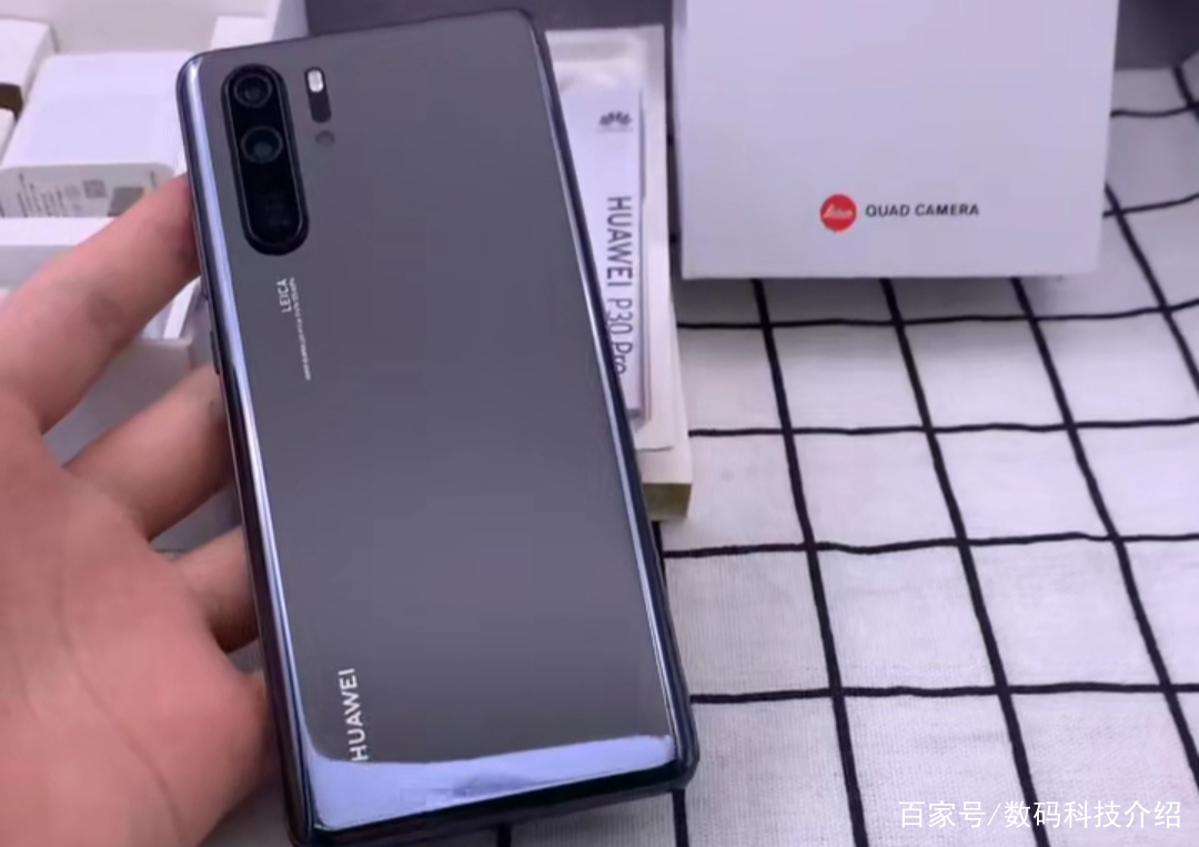 6.47寸曲面屏，麒麟980+40W快充+128G大内存，目前已跌至1499元_百科TA说