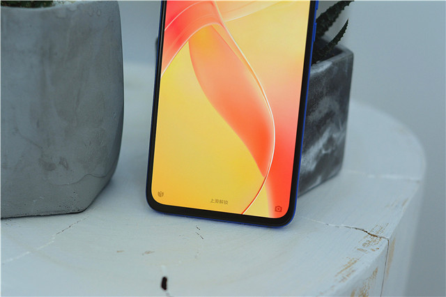 小米CC9正式发布定价1799元，前置3200万像素自拍实力超强_百科TA说