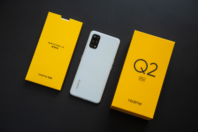 realme 真我Q2 Pro评测：首款65W闪充素皮材质千元机 轻薄5G敢越级_百科TA说