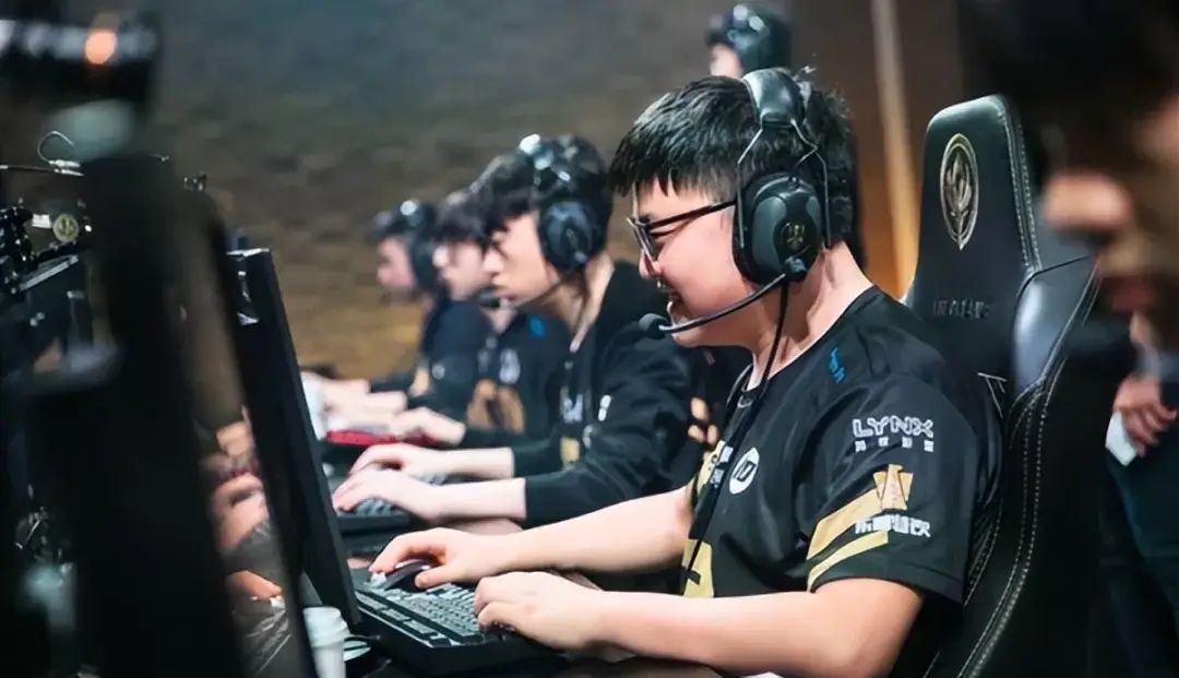 三问S12：新人、行业和未来_百科TA说