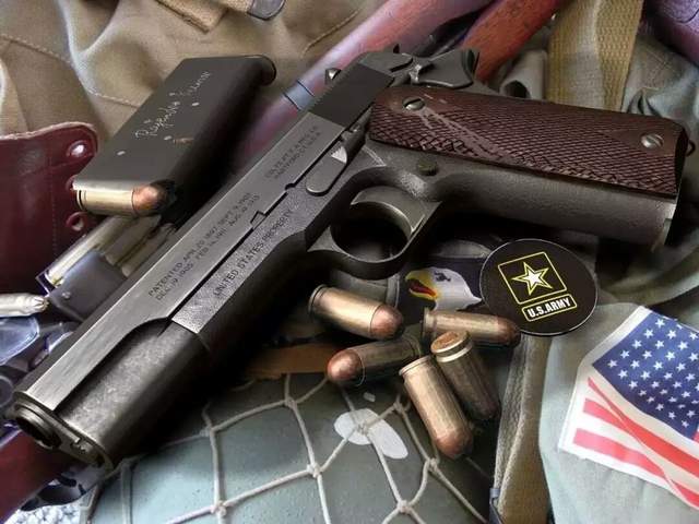 为什么M1911A1手枪是经典中的经典？看看电影公司多下本_百科TA说