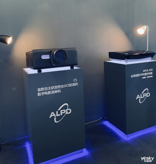 UDE2019：光峰展示4K激光电视、电影放映机_百科TA说