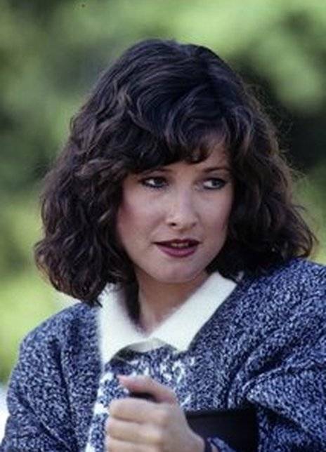 Elyssa Davalos_百度百科