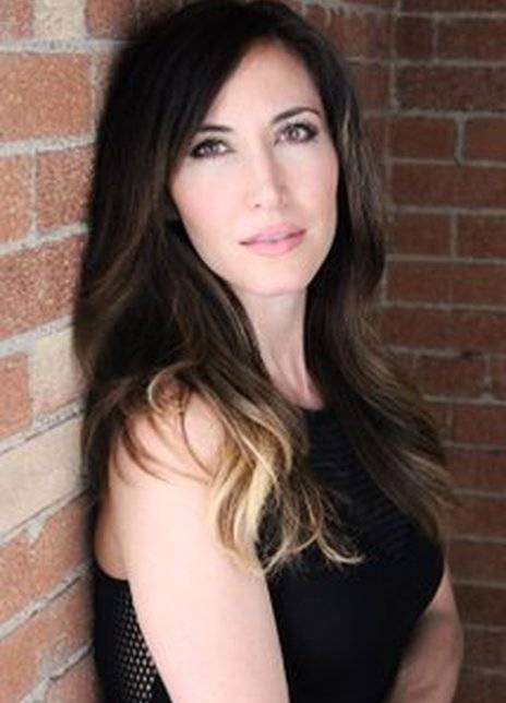 Angie Papanikolas_百度百科