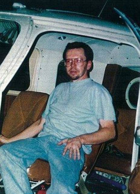 Larry Hillblom_百度百科