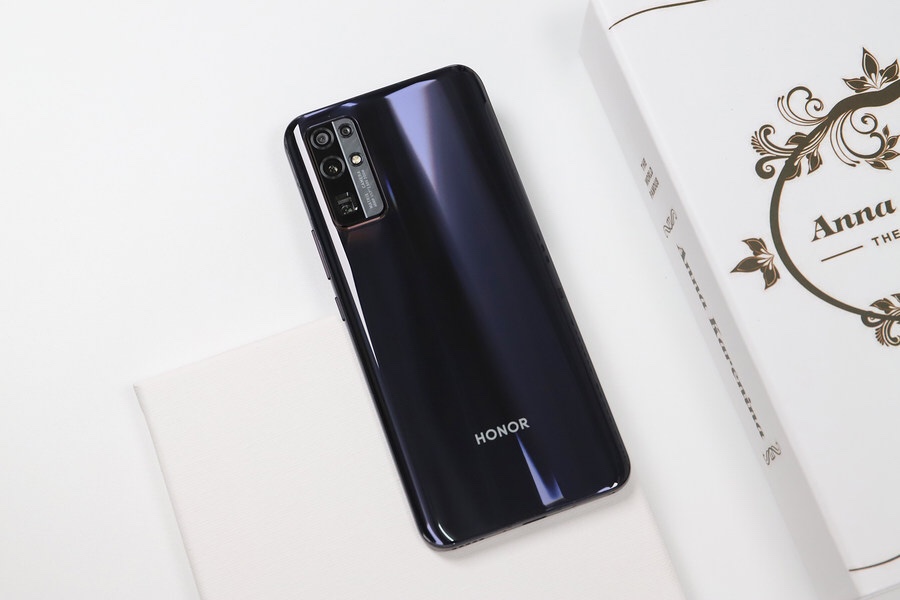 跌至2699元，顶级荣耀冲刺销量，麒麟985+128G+40W快充_百科TA说