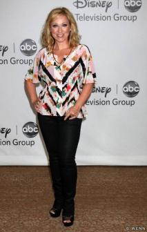 Leigh Allyn Baker_百度百科