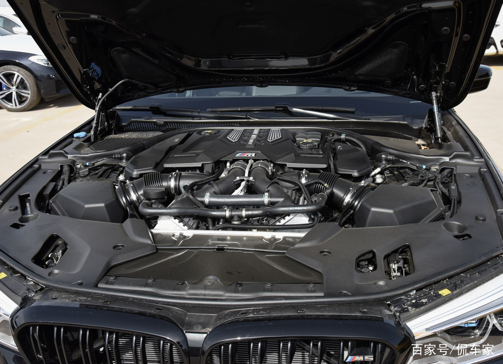 终极公路机器 4.4T V8发动机，625匹马力，宝马M5实力如何_百科TA说