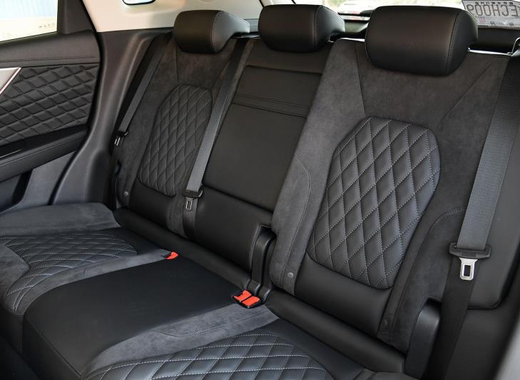 落地22万提了辆红旗HS5，用车240天后，车主说了实在话_百科TA说