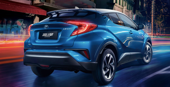 丰田奕泽IZOA和马自达CX-30为例，看看谁才能征服年轻消费者_百科TA说