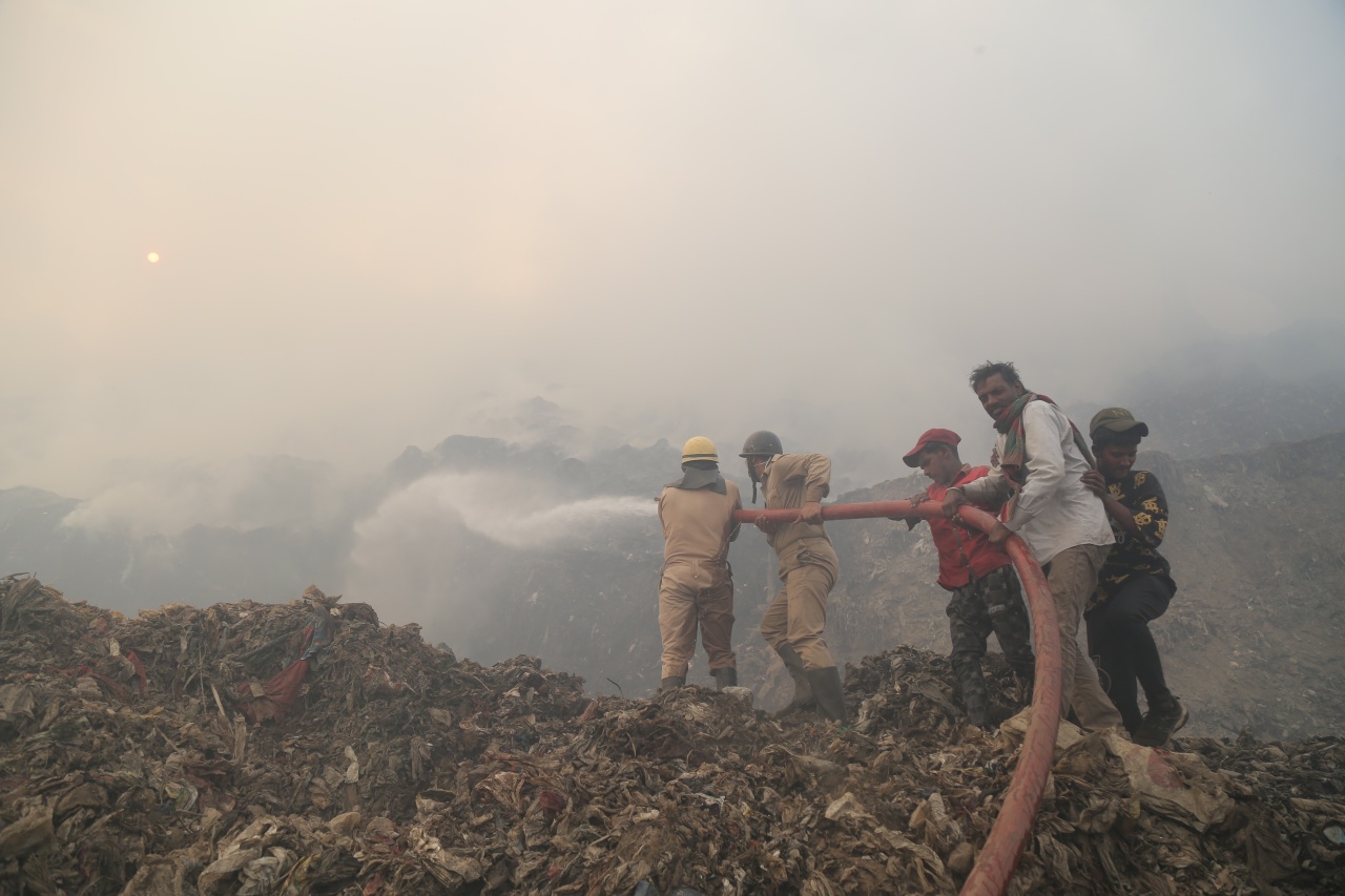 印度，遭遇垃圾山危机_百科TA说