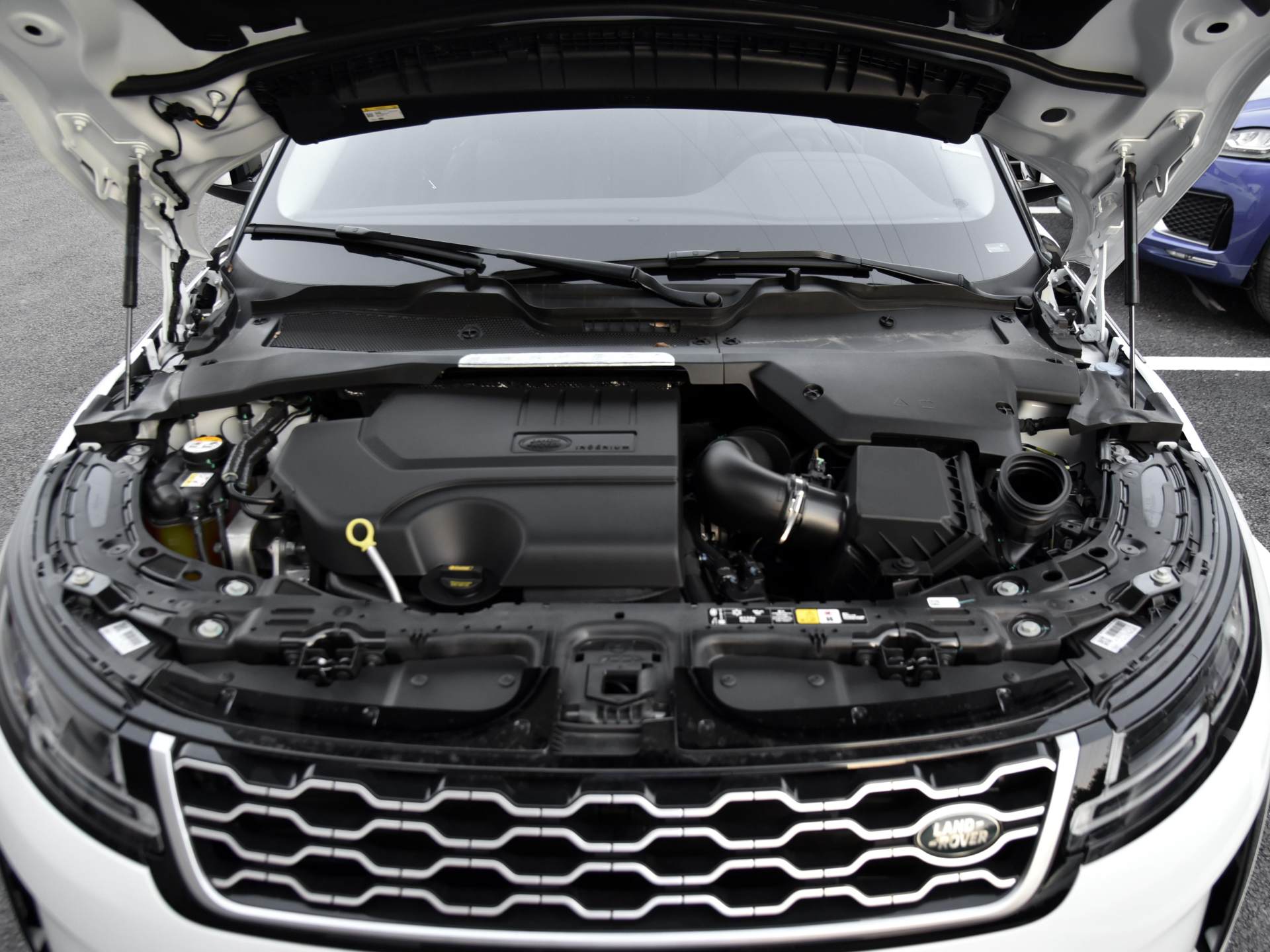 英国合资的中型SUV，2.0T+9AT，8s破百，实拍揽胜极光_百科TA说