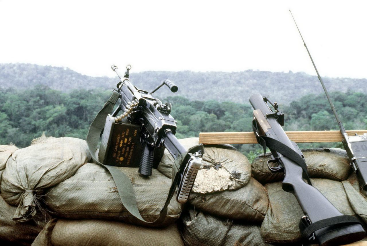 M249机枪（美国军队装备班用轻机枪）_百度百科