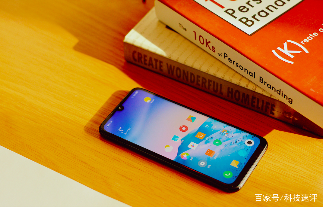 卢伟冰暗示荣耀20i抄红米Note7 Pro，可实际上都是公模_百科TA说