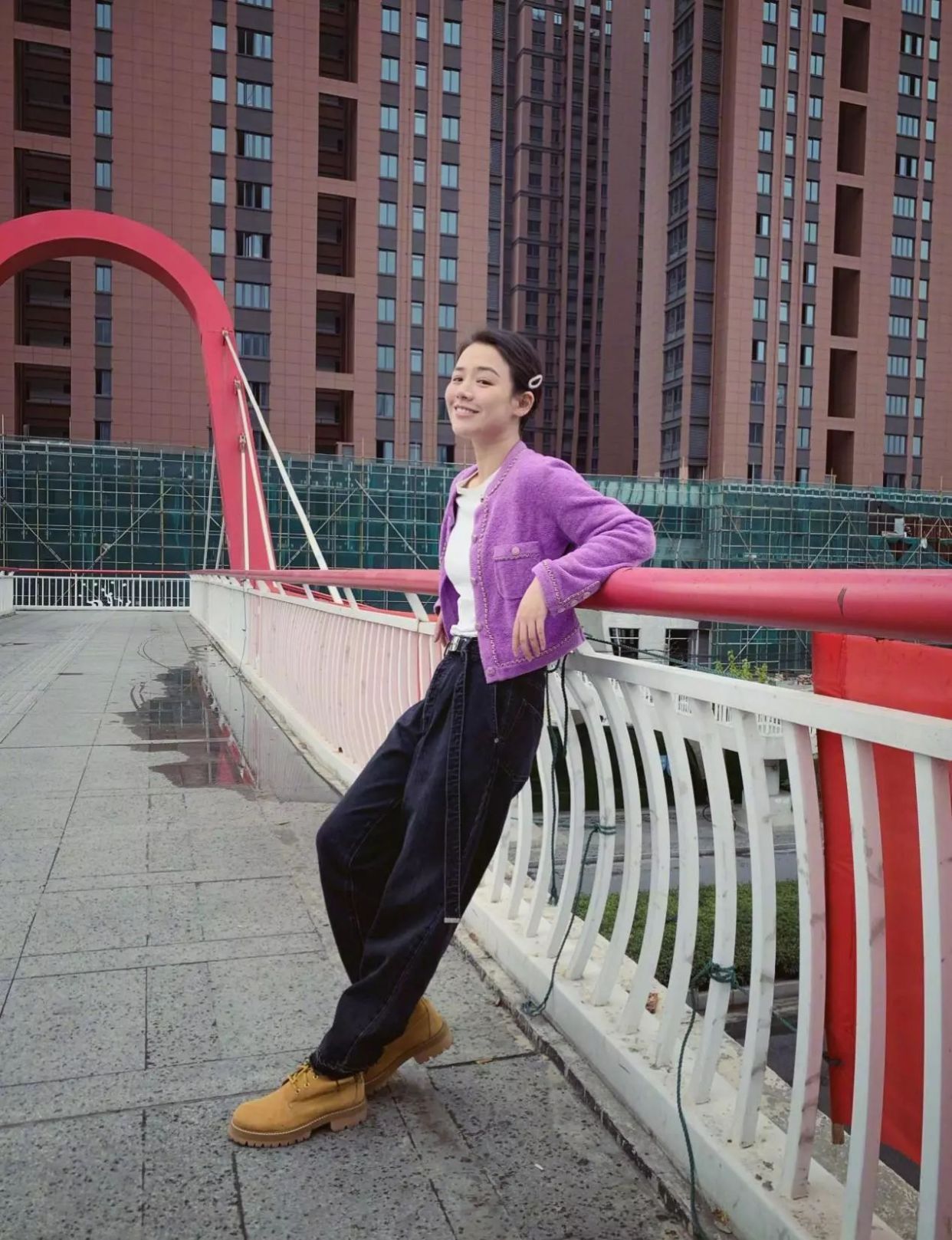 马思纯越来越有大妈范咋回事？紫色夹克撞衫Jennie，没法比_百科TA说