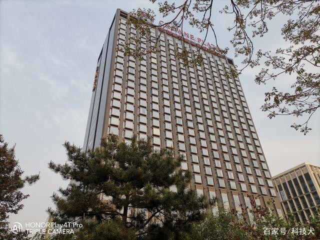 荣耀Play4T Pro体验：千元售价准旗舰表现 AI后置三摄大片随手拍_百科TA说