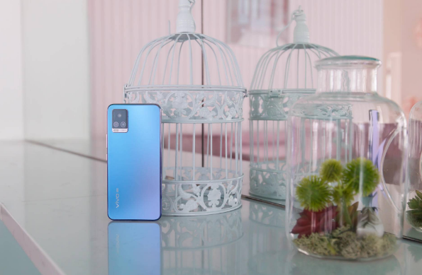 外观设计不愧“自拍旗舰”之名，vivo S7展现设计的艺术性_百科TA说