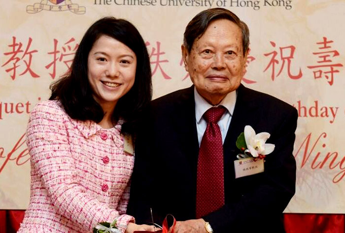 杨振宁的地位有多高？贡献有多大？其实足以媲美爱因斯坦_百科TA说