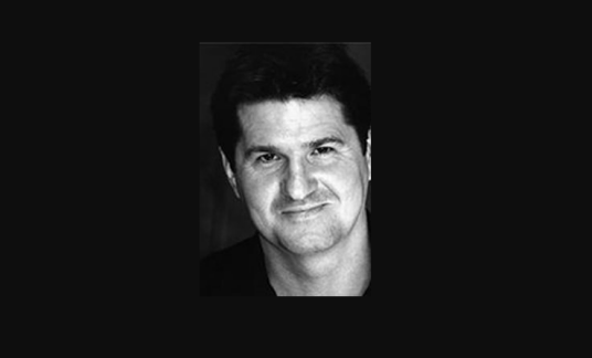 斯图尔特·麦克奎里_百度百科