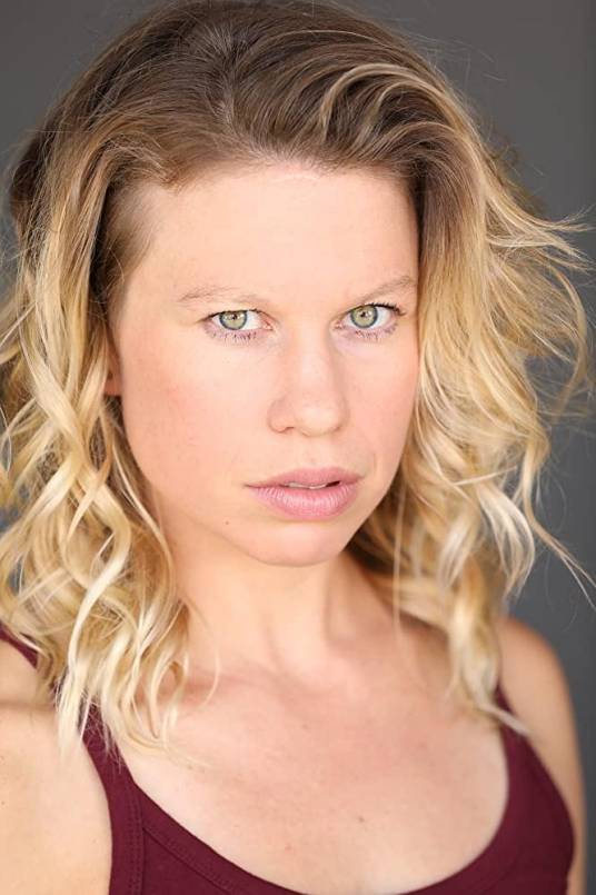 Hayley Holmes_百度百科