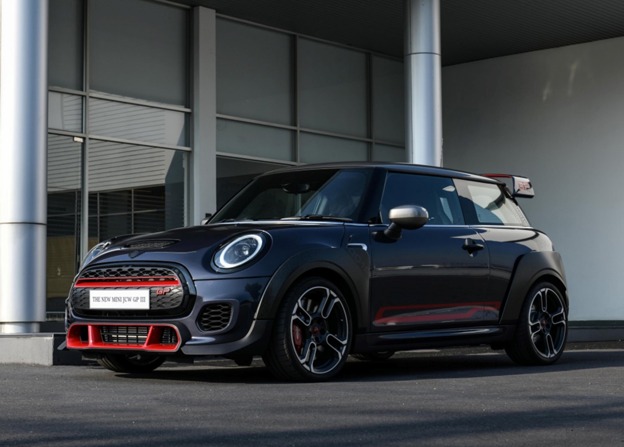 标配2.0T+8AT新国标MINI JCW，女生爱看，男生爱开_百科TA说