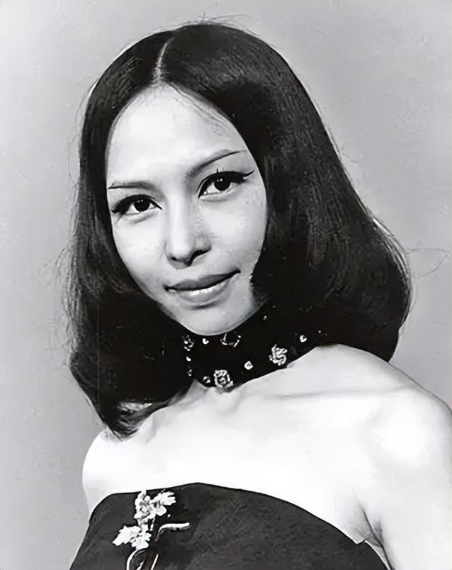 艳星狄娜：一脱成名逢戏必火，中年放弃演戏，为祖国导航事业奉献_百科TA说