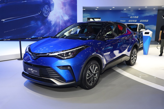 终于来了 实拍丰田奕泽IZOA混动版_百科TA说