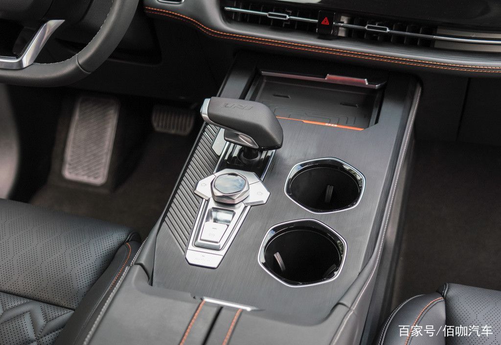 长安UNI-K首次公开亮相 高级感设计环绕全车 搭2.0T+8AT动力总成_百科TA说