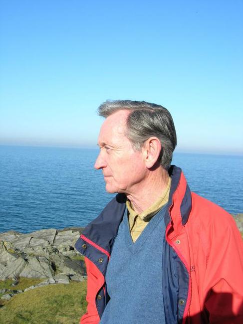 认真的疯子和聪明的冒失鬼 ——评《冒烟的耳朵和尖叫的牙齿》_百科TA说