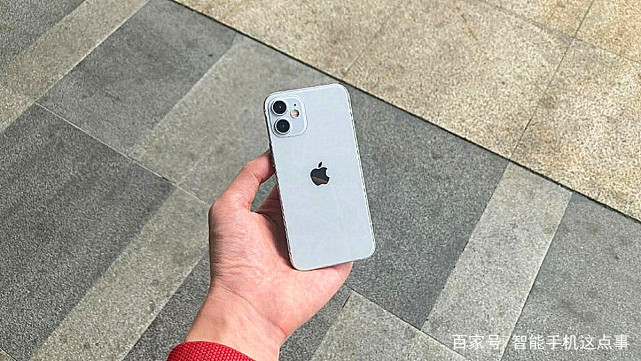 小屏真的难！用了两个月的iPhone12 mini，我还是被新机影响了_百科TA说